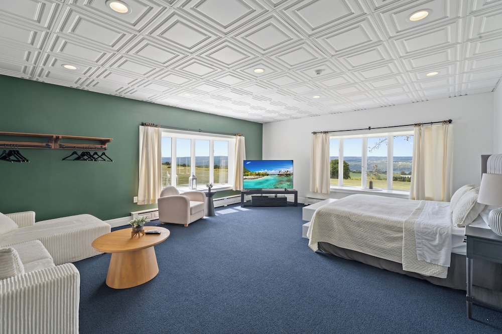 Diamond On Seneca - Finger Lakes, NY