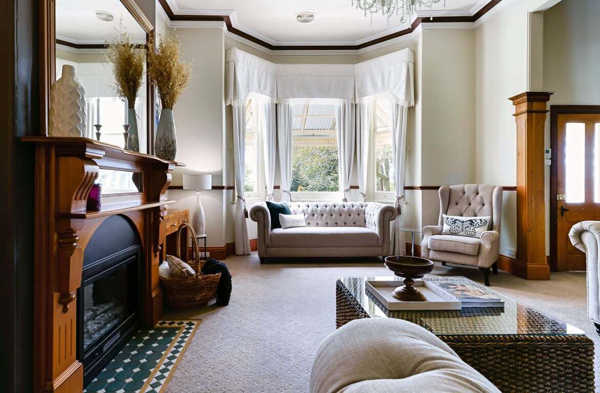 Historic Homestead: Views & Shared Tennis Court - Ulverstone