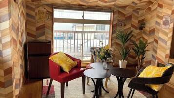 Apartamento Deluxe, Vista para a cidade | Sala de estar