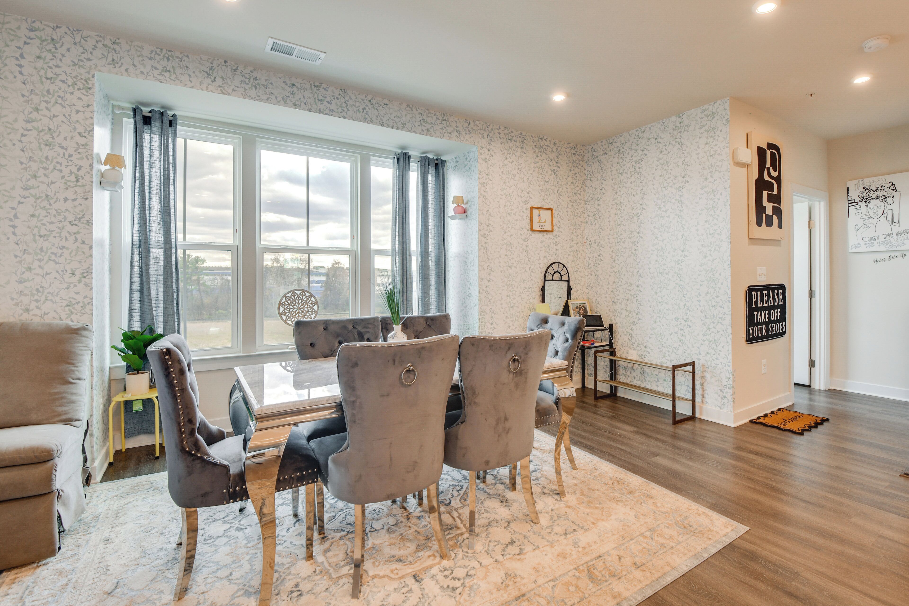 Townhome At Laurel Park: Modern & Spacious Getaway - Columbia, MD