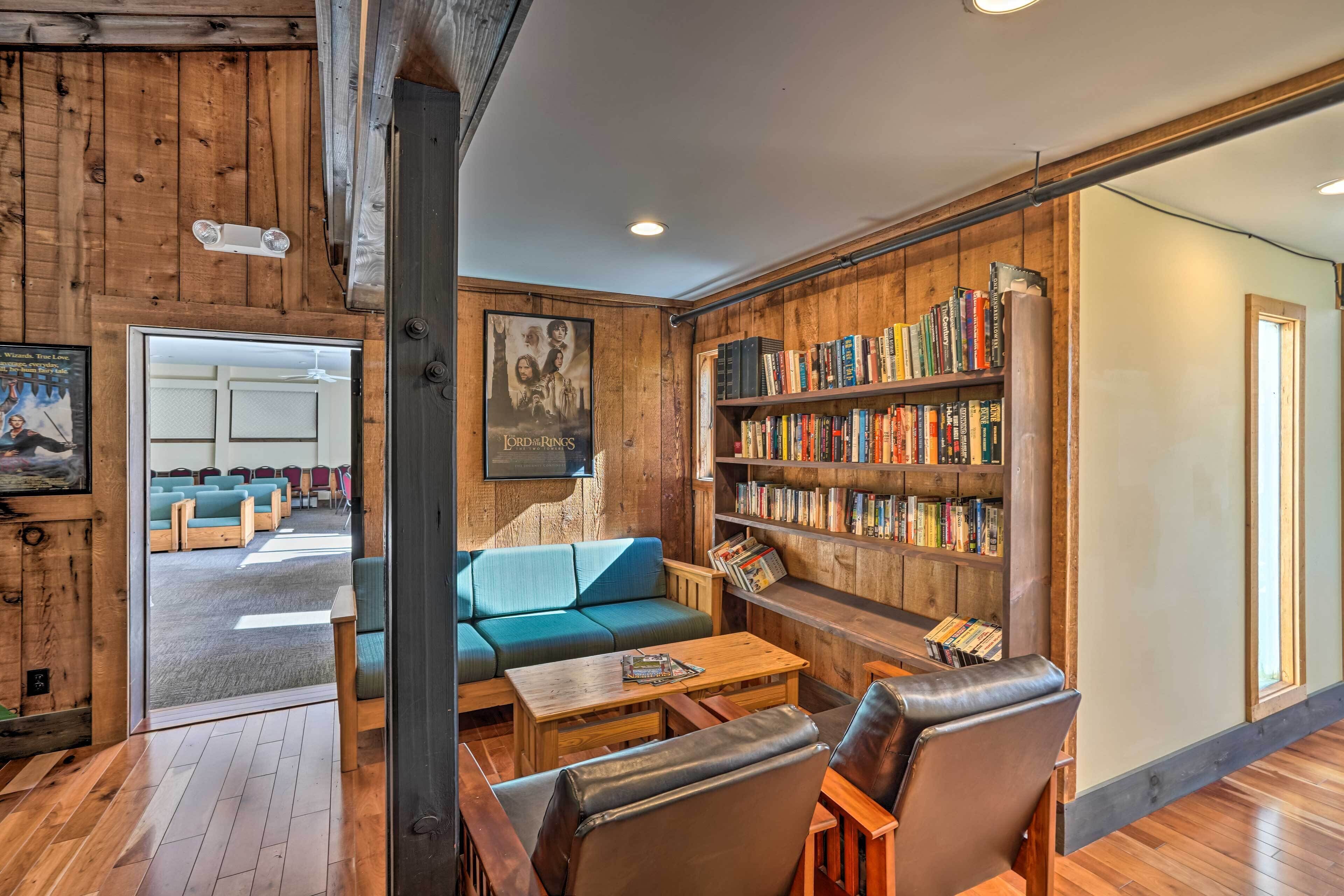 8 Mi To Mt Snow: 'Cozy Bear Cabin' W/ Hot Tub! - Vermont