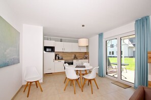 Beach resort Rex Rugia (H-1010) - apartment near the beach with terrace ...