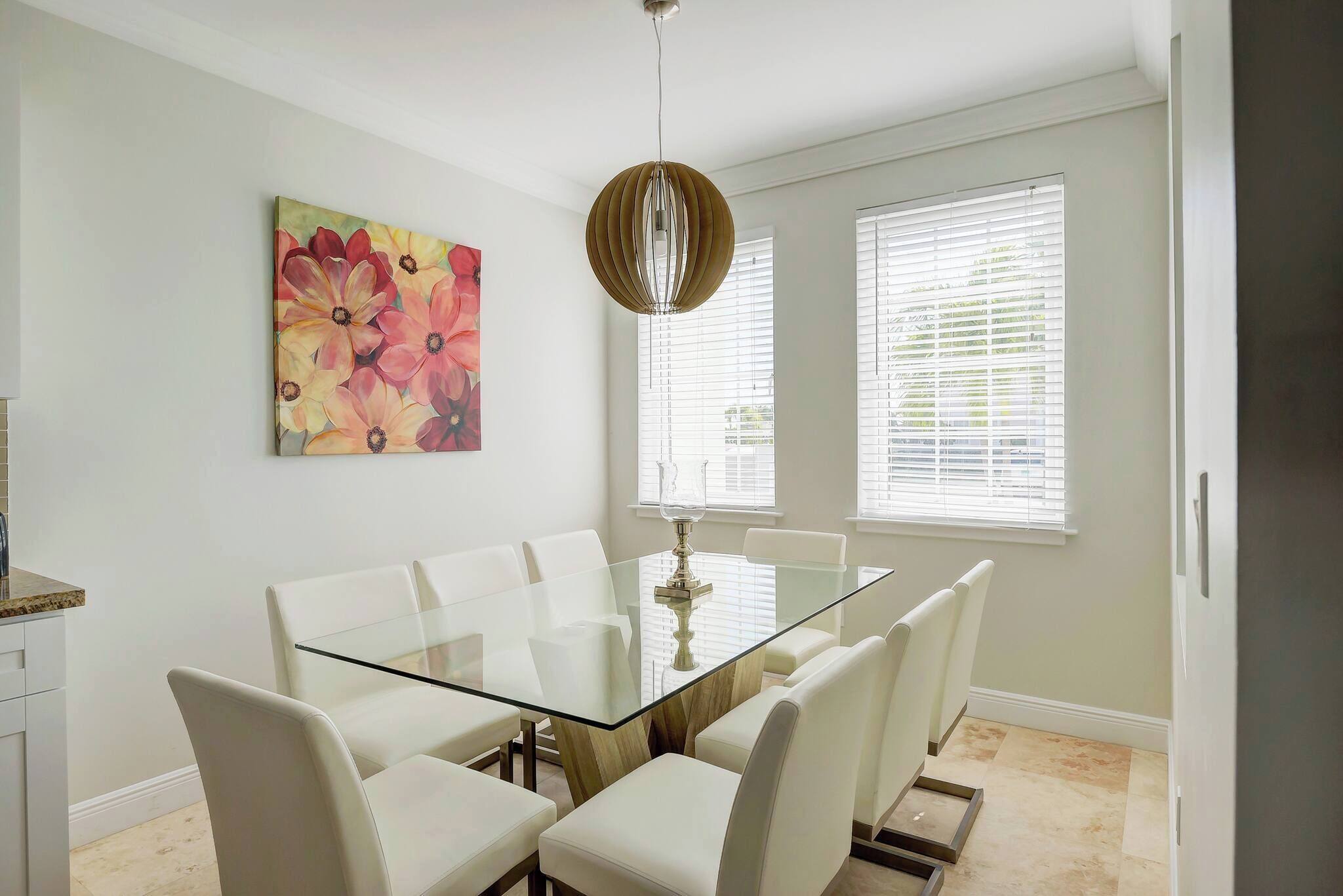 Casa, 4 quartos, sacada, vista para o jardim | Sala de jantar