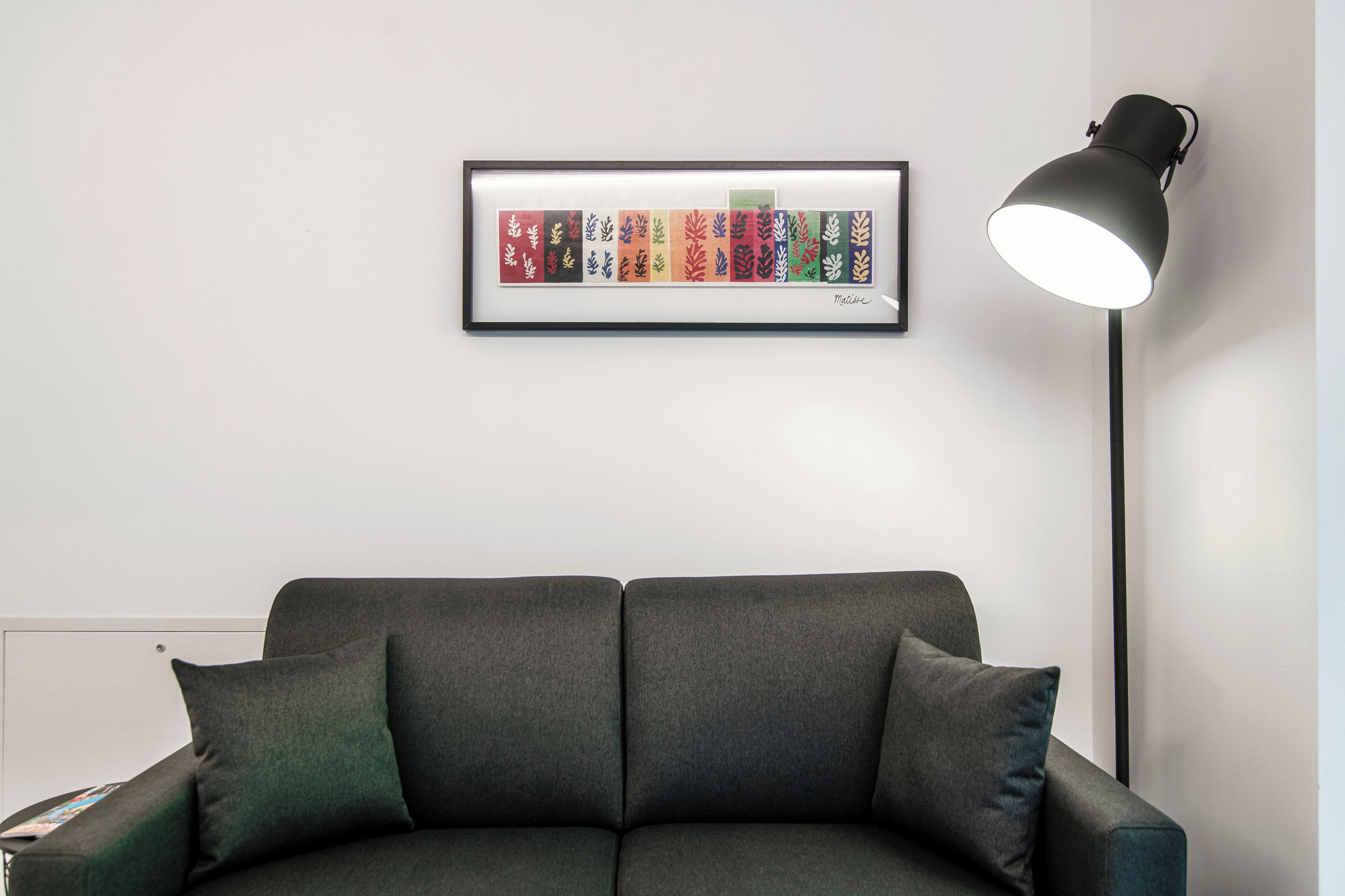 Apartamento, vista para a montanha | Sala de estar | TV 30 polegadas com canais digitais