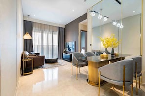 Suite Presidencial, 2 quartos, acesso ao Club Lounge, Vista para a cidade | Lençóis de algodão egípcio, roupa de alta qualidade, edredões de penas