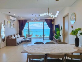 Apartamento família, 3 quartos, banheira, vista para a praia | Wi-Fi de cortesia, roupa de cama