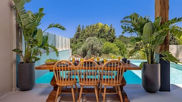 Villa de Luxo, 3 quartos, piscina privativa, vista para o jardim | Sala de jantar
