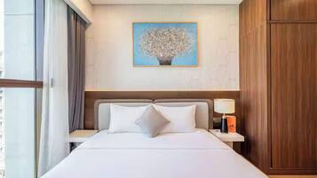 Suite Royal, 2 quartos, acesso ao Club Lounge, Vista para a cidade | Lençóis de algodão egípcio, roupa de alta qualidade, edredões de penas