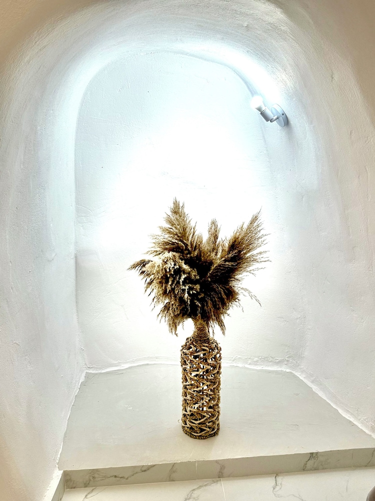 Petuna Cave Suites - Santorini