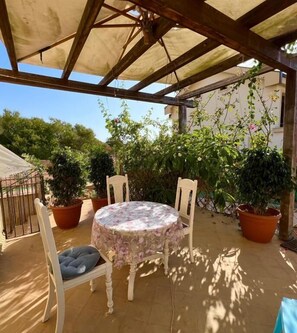 Suíte luxo, vista para o jardim | Terraço/pátio