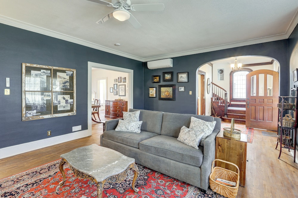 Historic Home Overlooking Central Riverside Park! - Wichita, KS