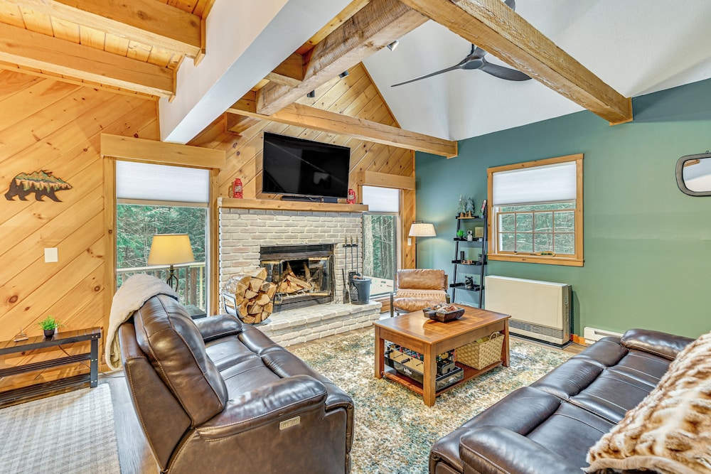 8 Mi To Mt Snow: 'Cozy Bear Cabin' W/ Hot Tub! - Wilmington, VT