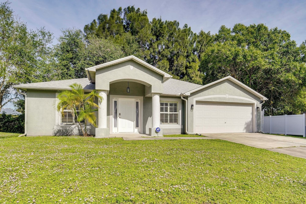 Spacious Home W/ Yard: 8 Mi To Wabasso Beach - Sebastian, FL
