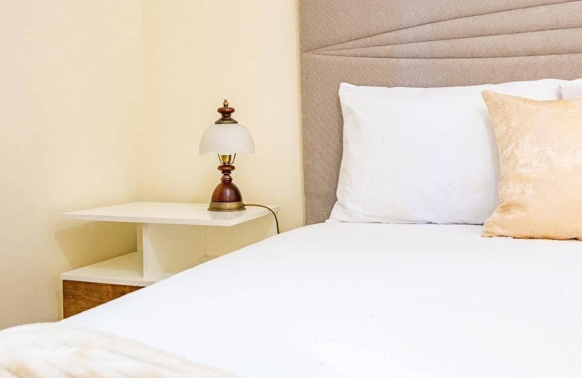 Cortinas/cortinados opacos, ferro/tábua de engomar, Wi-fi grátis 