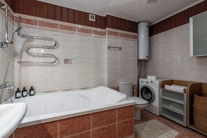 Apartamento Comfort, varanda, vista para o pátio | Casa de banho