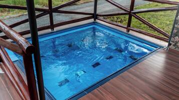 Villa de Luxo, vista para o jardim | Secretária, secretária adequada para computadores portáteis