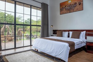 Vila família, vista para o jardim | Escrivaninha, espaço de trabalho para notebook, Wi-Fi de cortesia