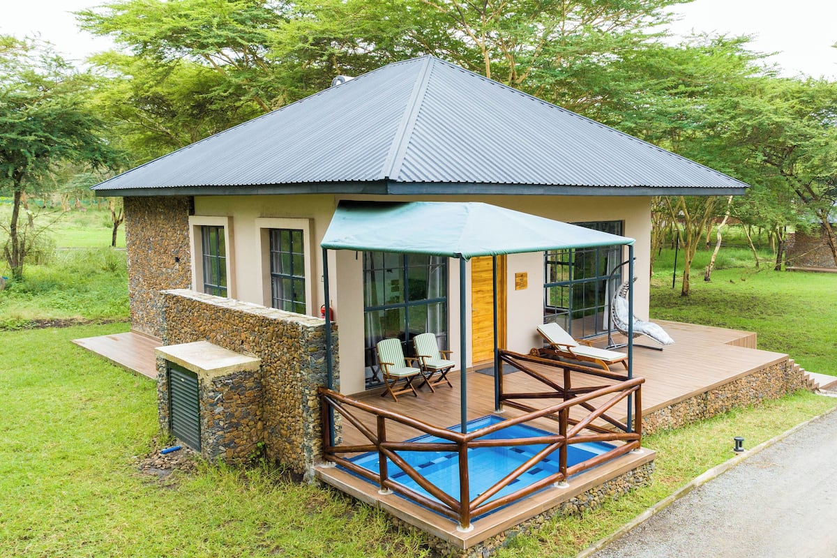 Vila superluxo, vista para o jardim | Escrivaninha, espaço de trabalho para notebook, Wi-Fi de cortesia