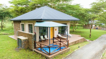 Vila superluxo, vista para o jardim | Escrivaninha, espaço de trabalho para notebook, Wi-Fi de cortesia