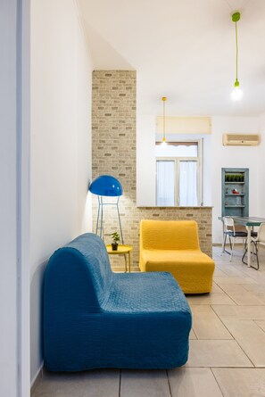 Apartamento clássico | Área de estar | TV de tela plana