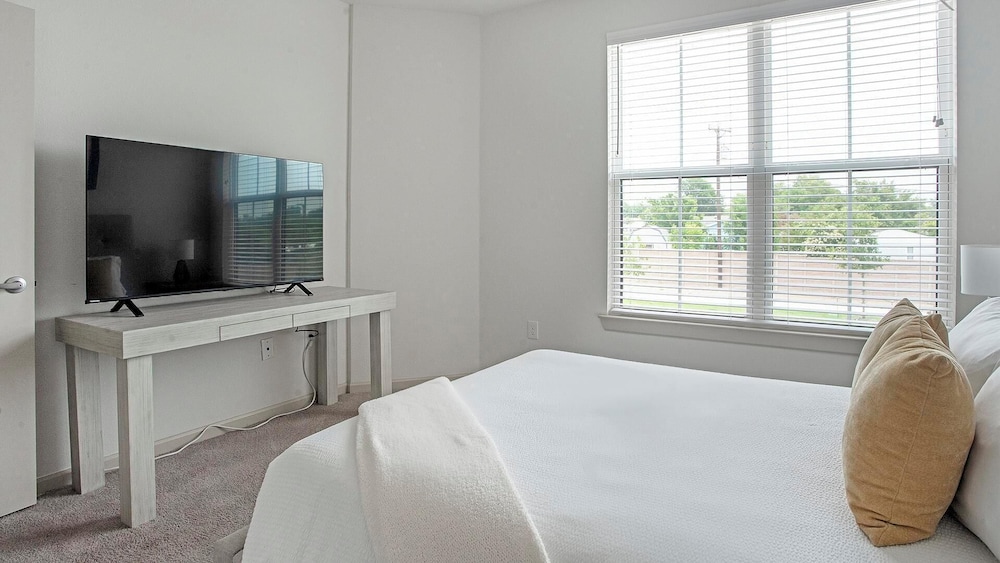 Landing | Beautiful 1BD, Game Room, Courtyard - Travis County | Vrbo