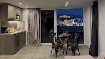 Apartamento, 1 quarto, sacada, vista para a cidade | Sala de jantar