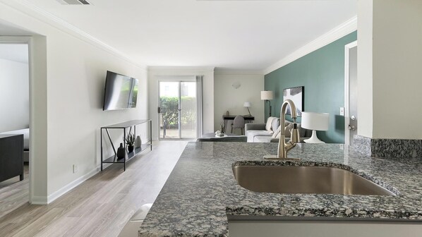 Landing at The Metropolitan - 1 Bedroom in Nash... Reviews, Deals ...