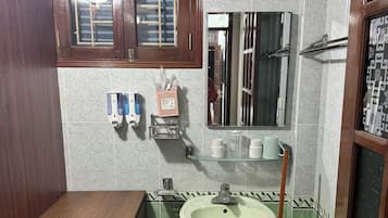 Estúdio Deluxe, varanda, Vista para a cidade | Secretária, secretária adequada para computadores portáteis