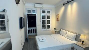 Estúdio Deluxe, varanda, Vista para a cidade | Secretária, secretária adequada para computadores portáteis