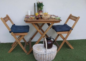 Pequeno-almoço preparado no momento diário (12 EUR por pessoa)