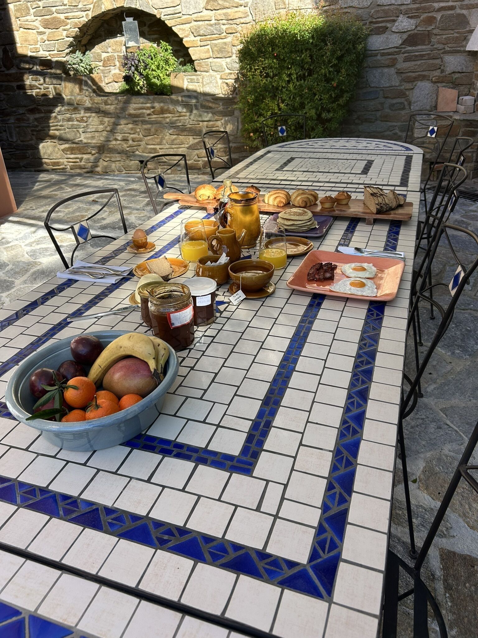 Pequeno-almoço completo diário incluído 