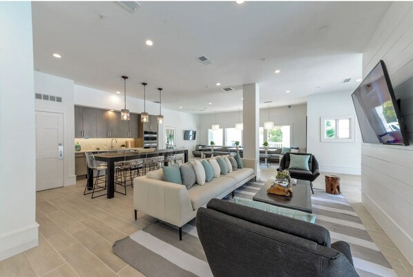 Landing | Beautiful 1BD, Clubhouse, Yoga Studio Reviews, Deals & Photos ...