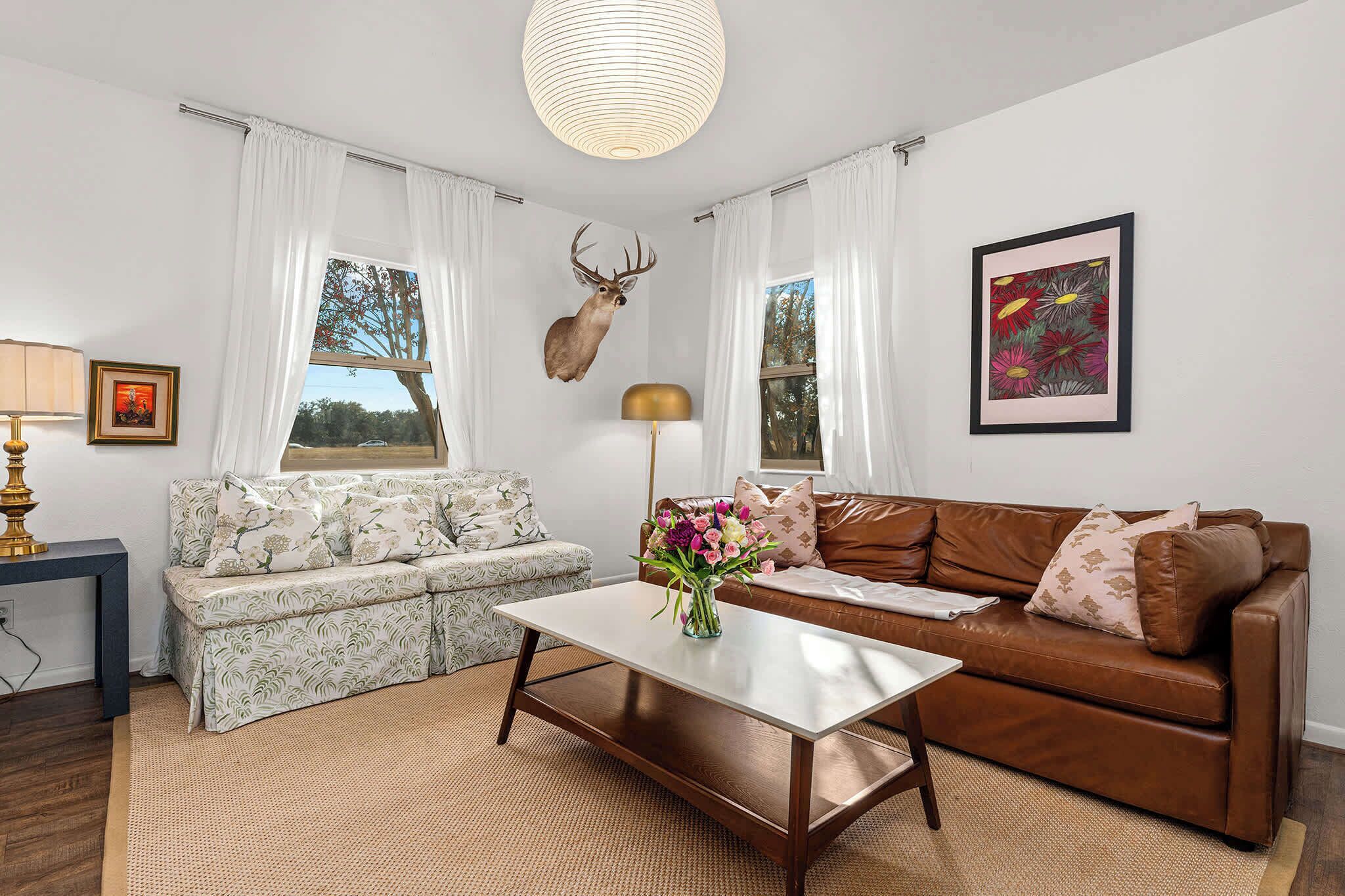 Lyndon's Lodge - 290 Wine Trail, Hot Tub, Fire Pit - Fredericksburg, TX