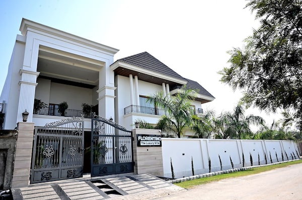 Florentino The Luxury Villa - Amritsar