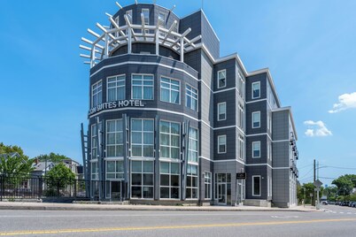 Beacon Suites Hotel