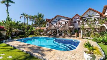 Piscina exterior, da(s) 8:00 à(s) 20:00, espreguiçadeiras