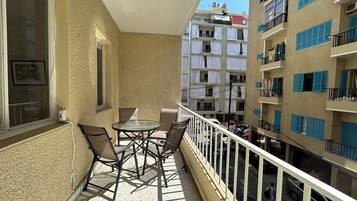 Estúdio, 1 cama de casal, varanda, Vista para a cidade | Varanda