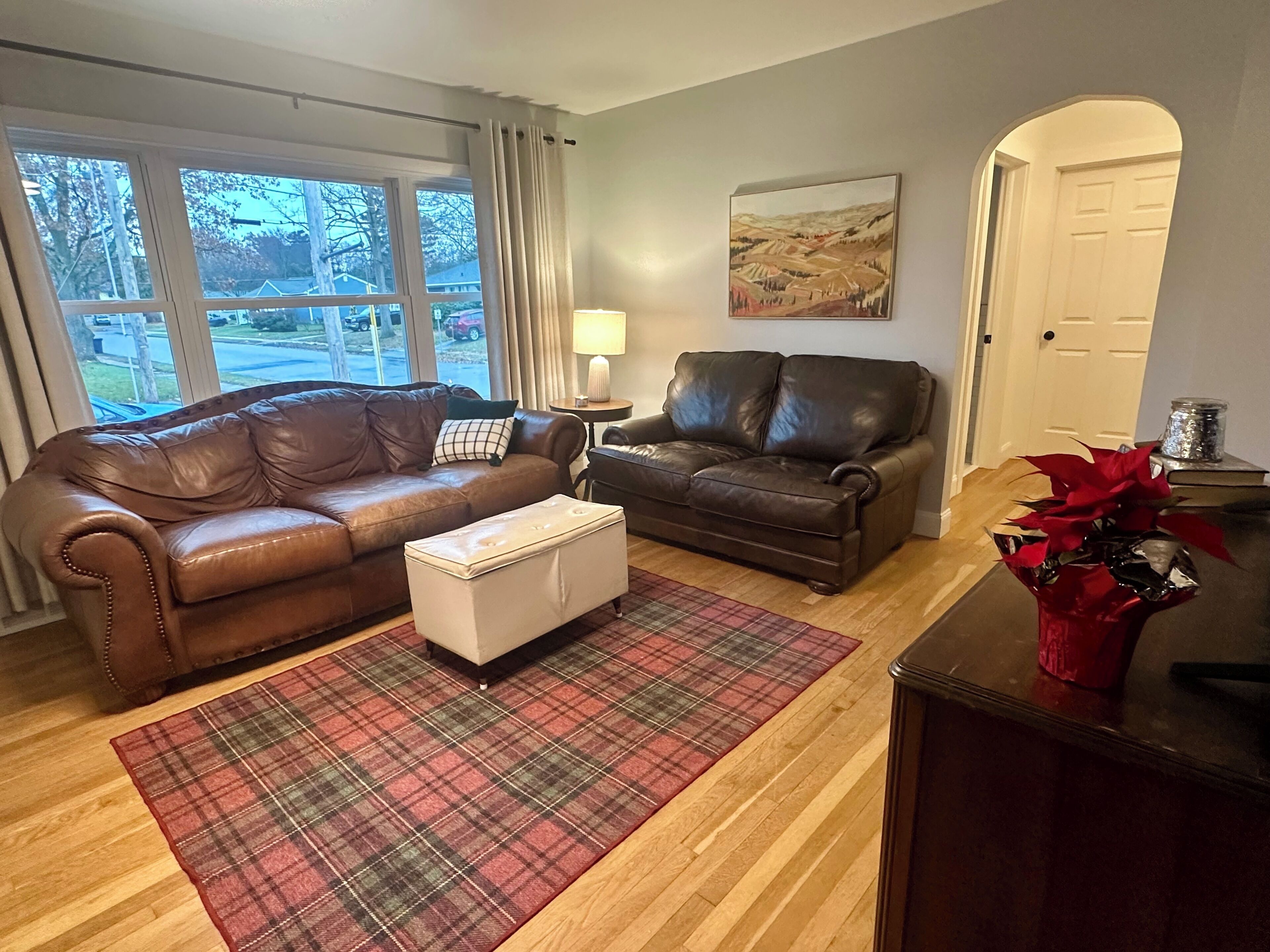 Pet Friendly Home With Fenced In Yard And Garage - 伯靈頓