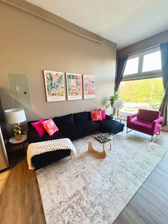 Chic 2bd Downtown Loft Free Parking - Cleveland, OH