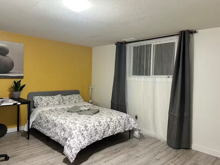 Entire 2 Bdrm Basement, Walkable To Downtown. - Calgary