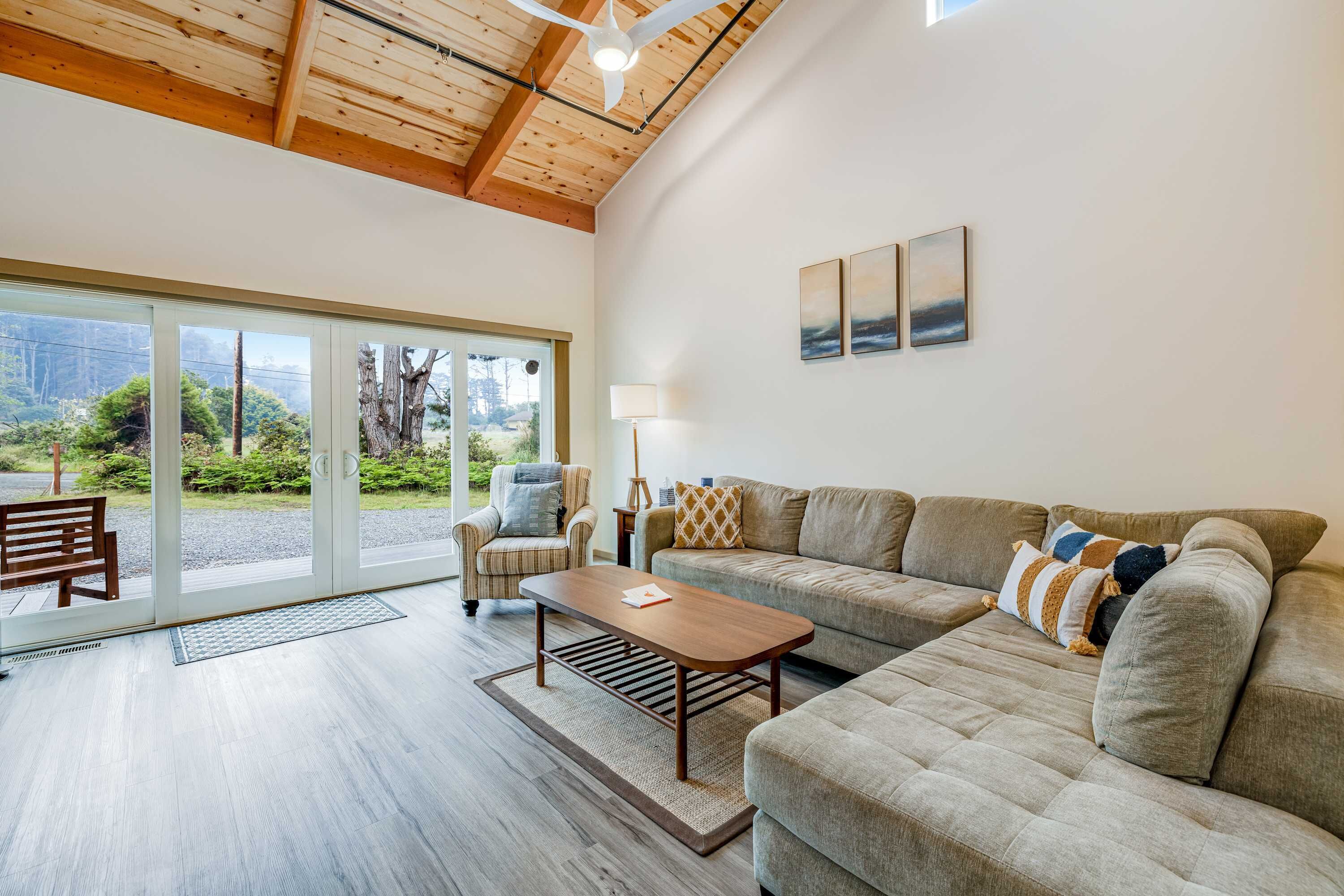 Coastal Retreat Near Beach With Foosball & Yard - Fort Bragg, CA