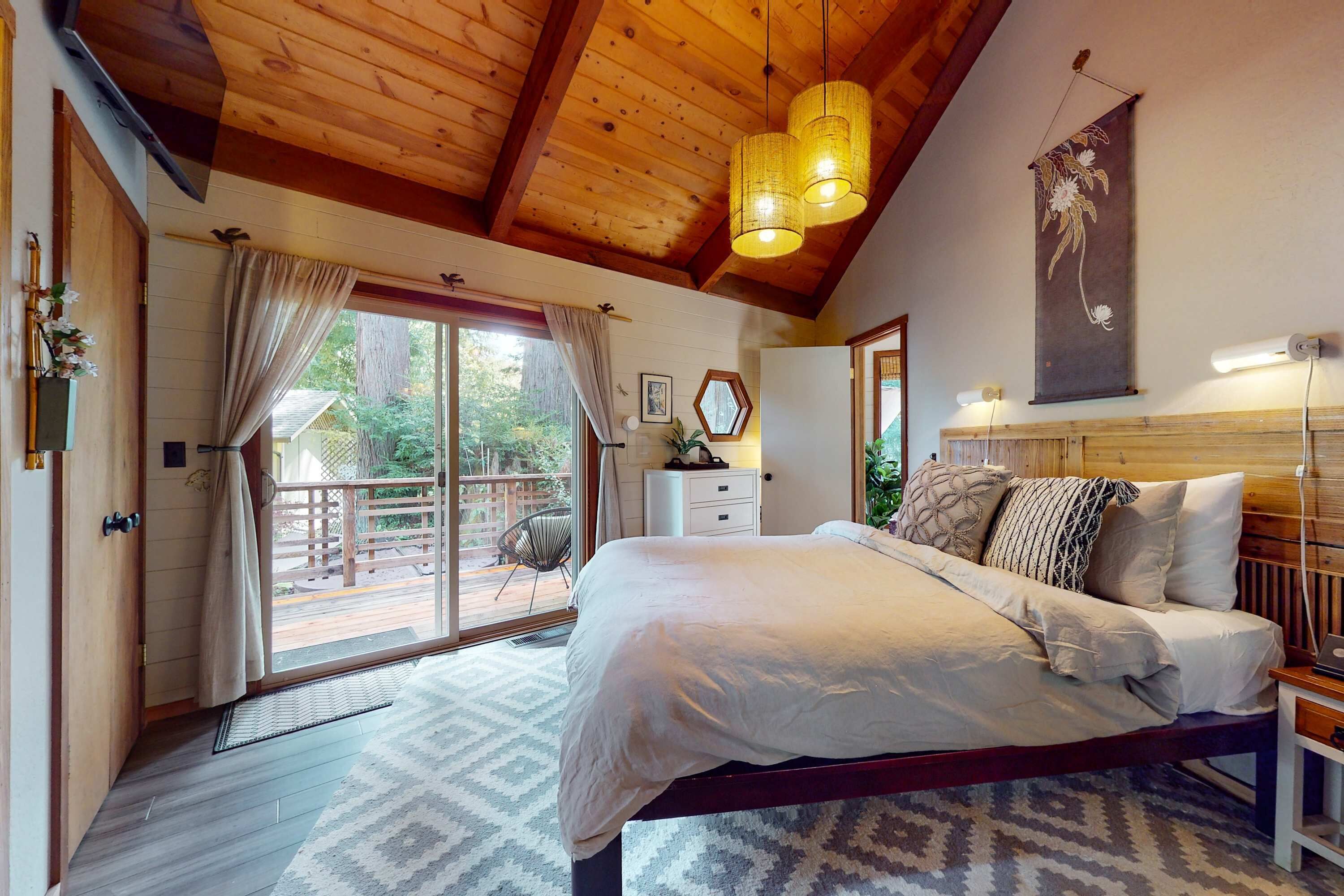 Mendocino Getaway - Pets, Fire Pit & Garden - Mendocino, CA