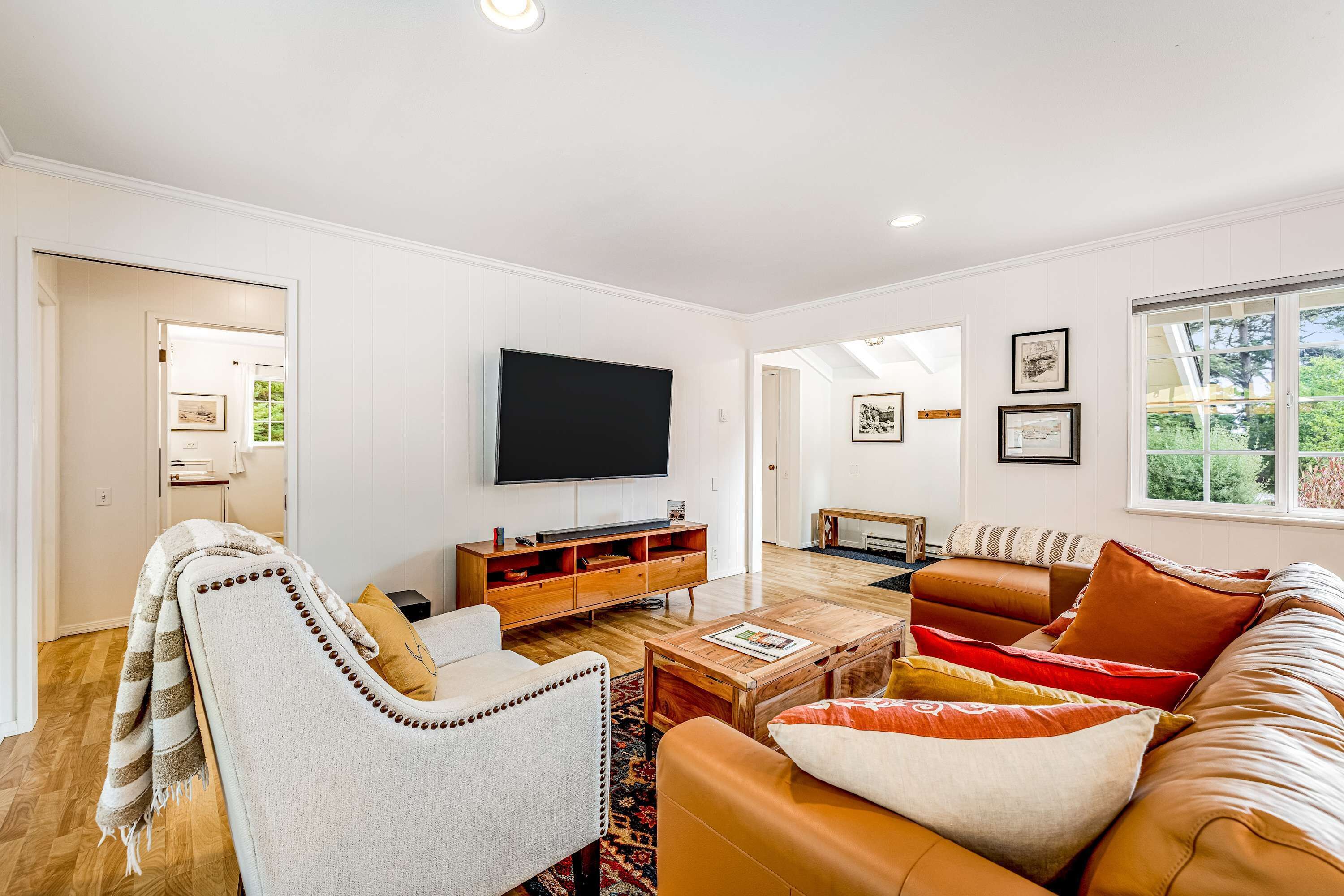 Sunny Getaway With Hot Tub, Yard & Beach Trail - Mendocino, CA