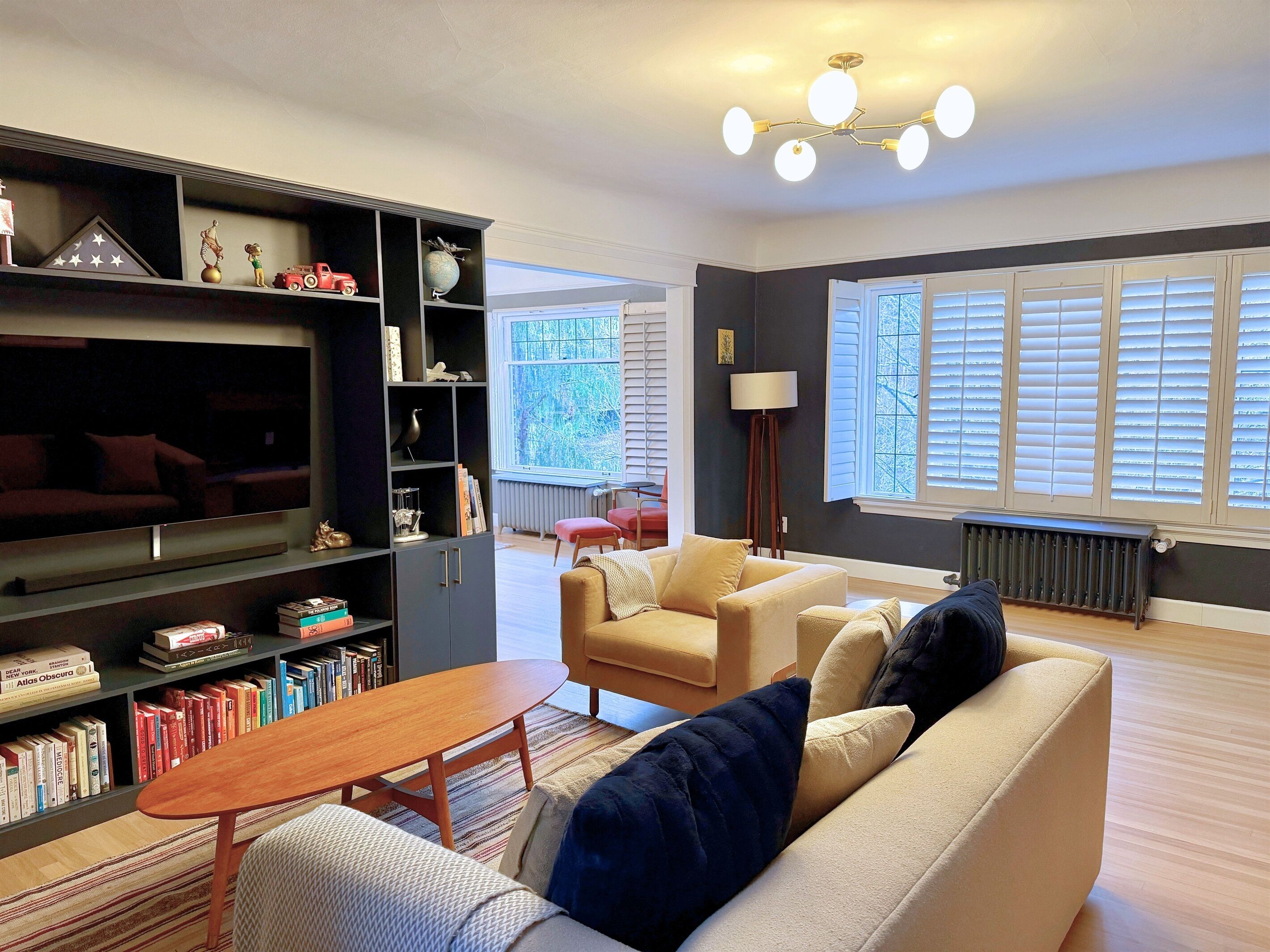 Executive World Cup Base | Reserved Parking | Full Kitchen | Top Floor Privacy - Kirkland, WA