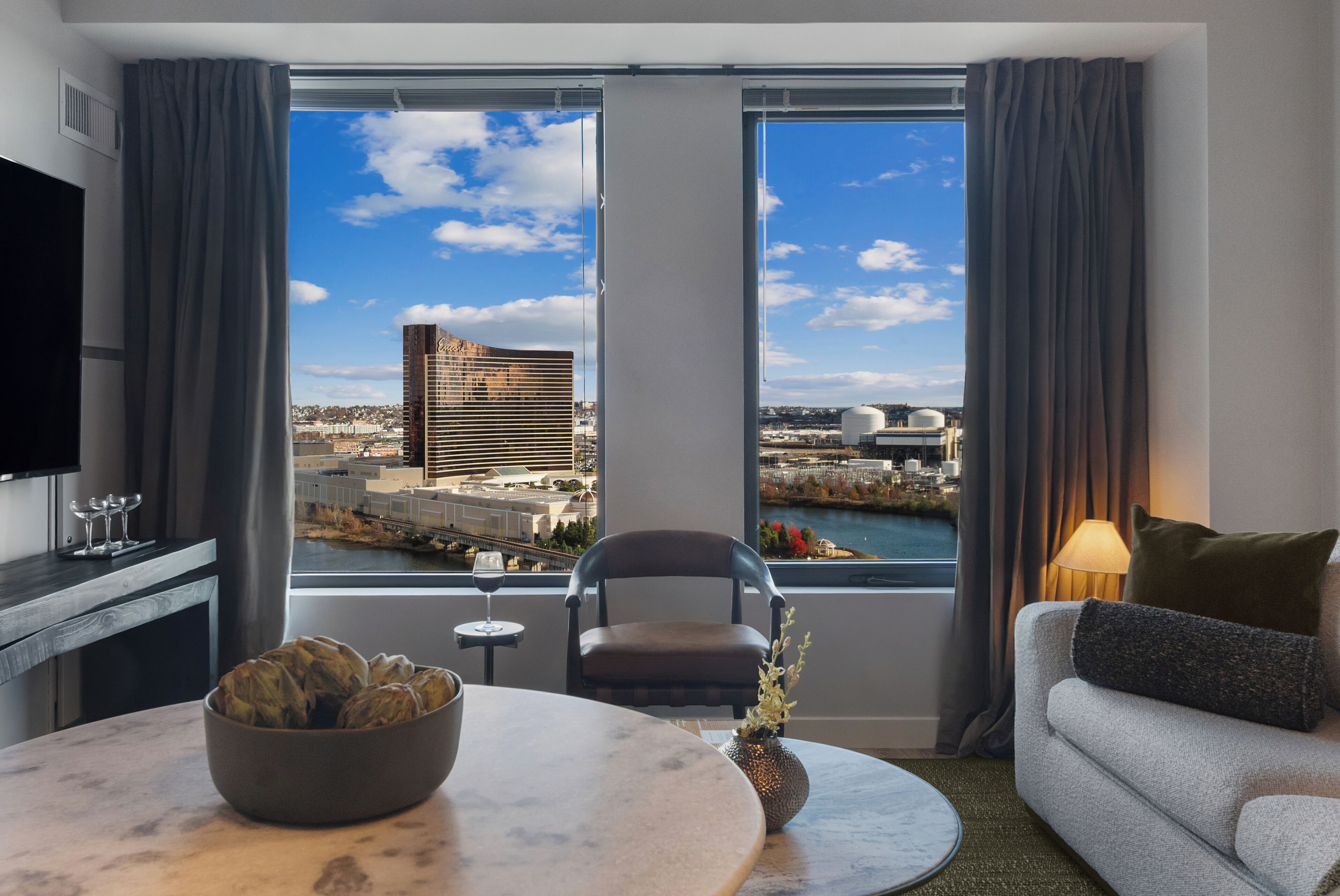 Apartamento de Luxo, 1 quarto, cozinha | Sala de estar | Televisor LED de 65 de polegadas com canais por cabo, Hulu, livros 