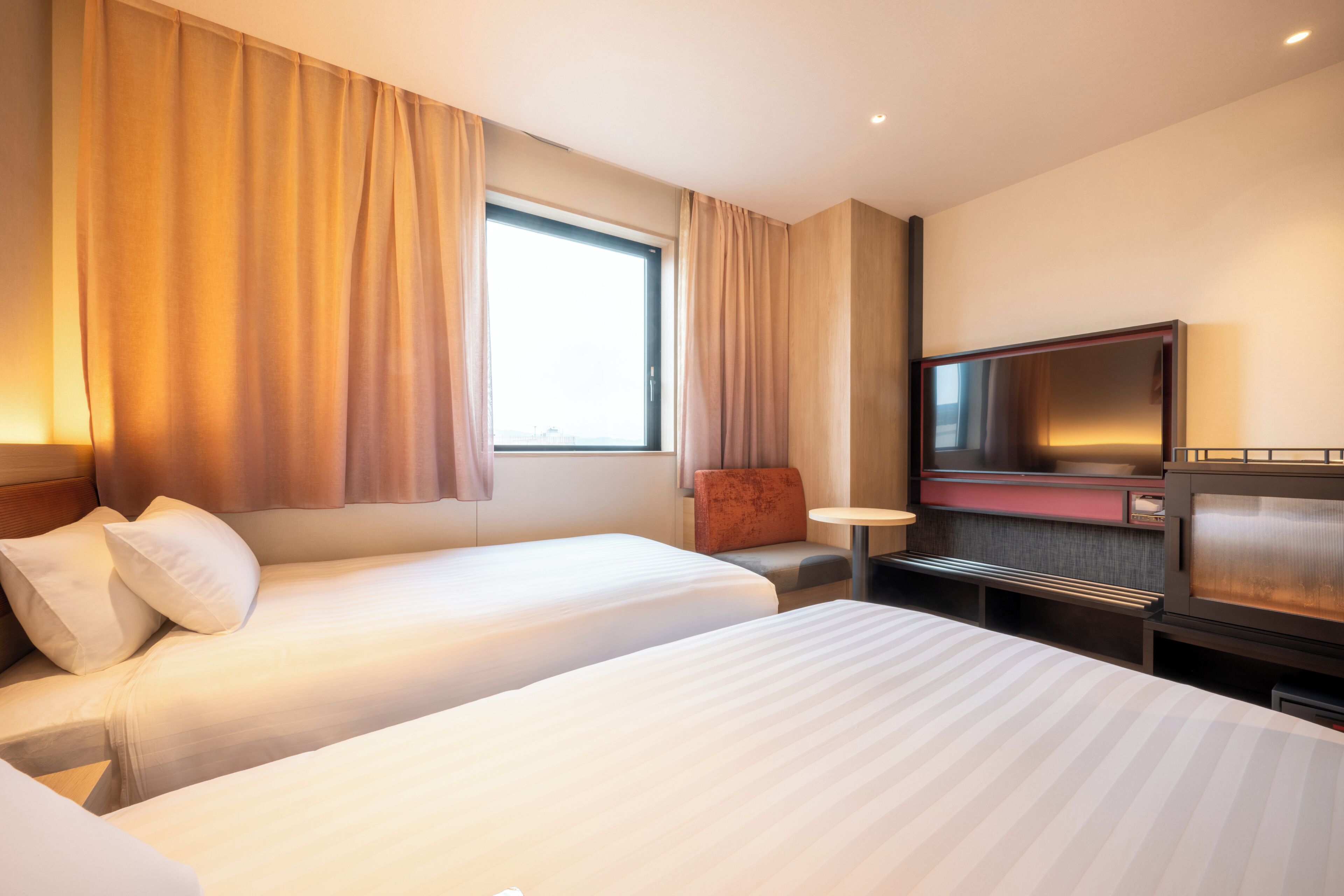 Quarto Twin Standard | Cofre no quarto, cortinas/cortinados opacos, Wi-fi grátis 
