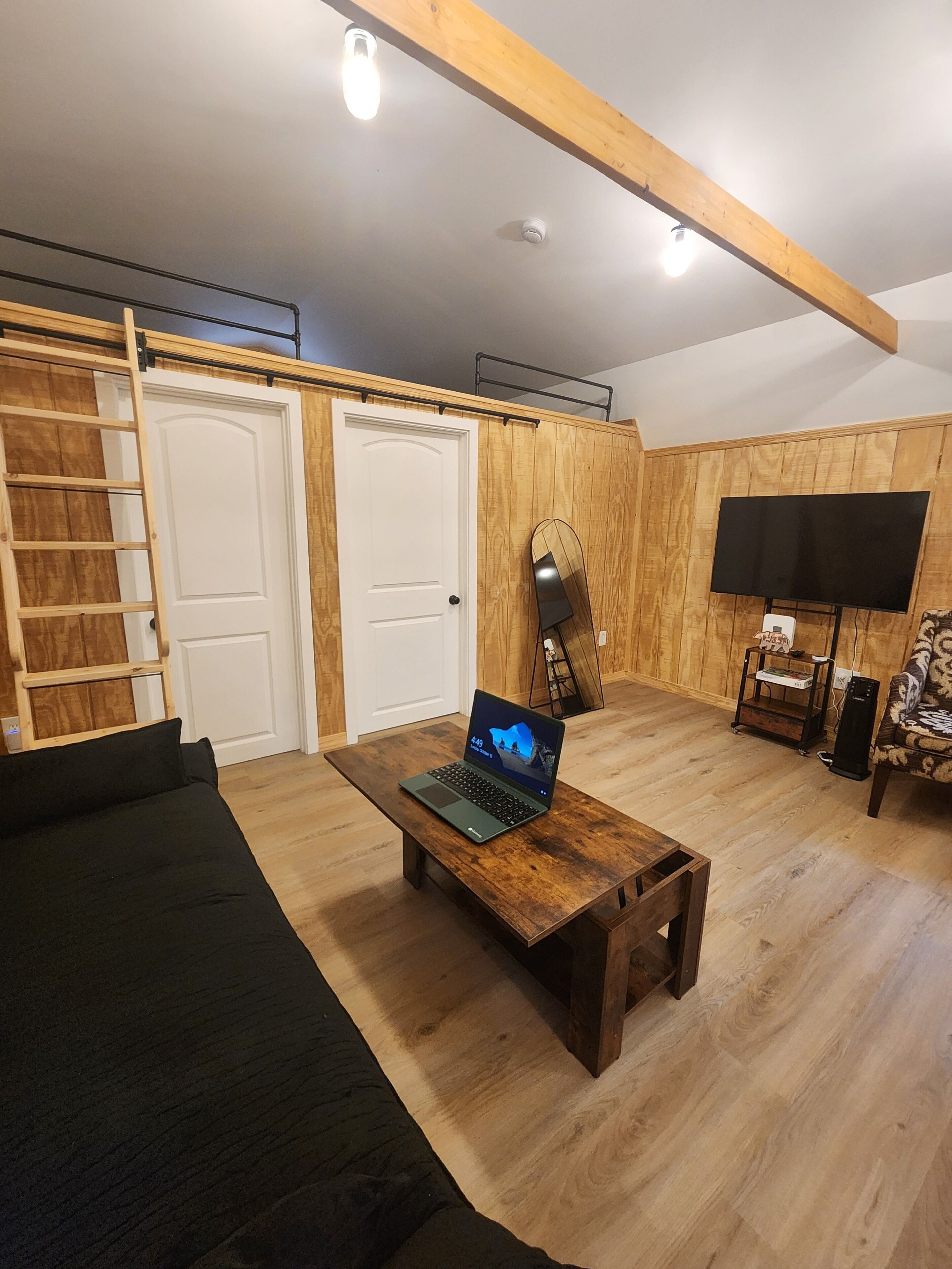 Cozy Mountain Cabin Retreat. With Fire-pit & Fast Wifi. - Stanley, VA