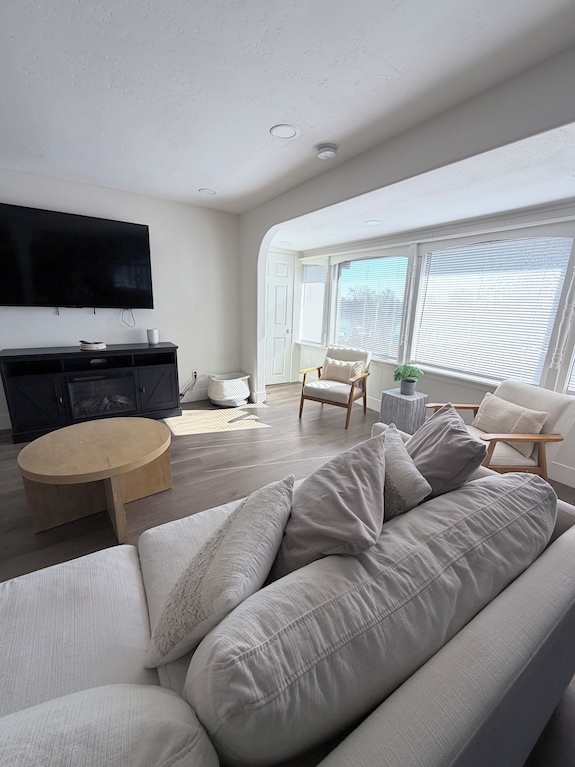 Stay Right On The Water With This 2 Bedroom 1.5 Bath Charming Stay! - Sacramento, CA