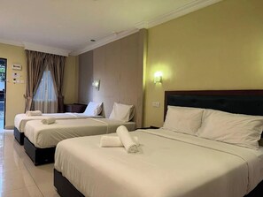 Quarto quádruplo família | Escrivaninha, ferros/tábuas de passar roupa, Wi-Fi de cortesia