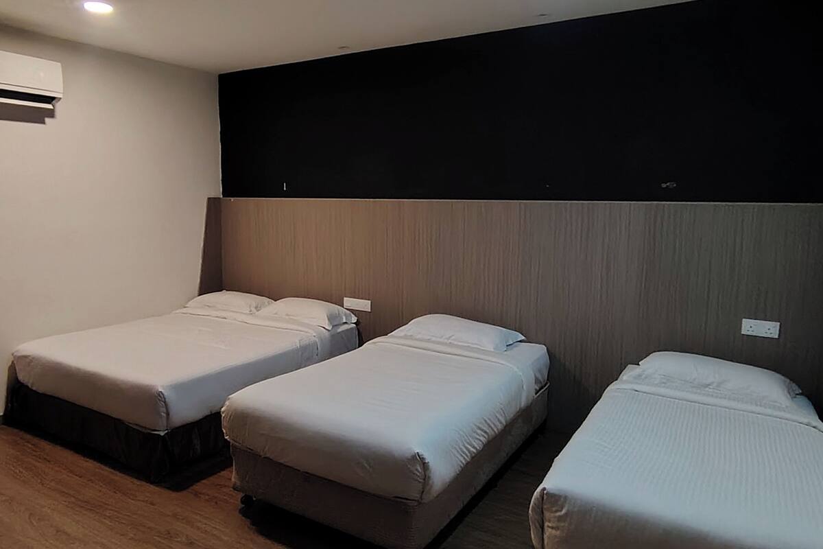 Quarto Quádruplo Superior | Ferro/tábua de engomar, Wi-fi grátis, roupa de cama fornecida